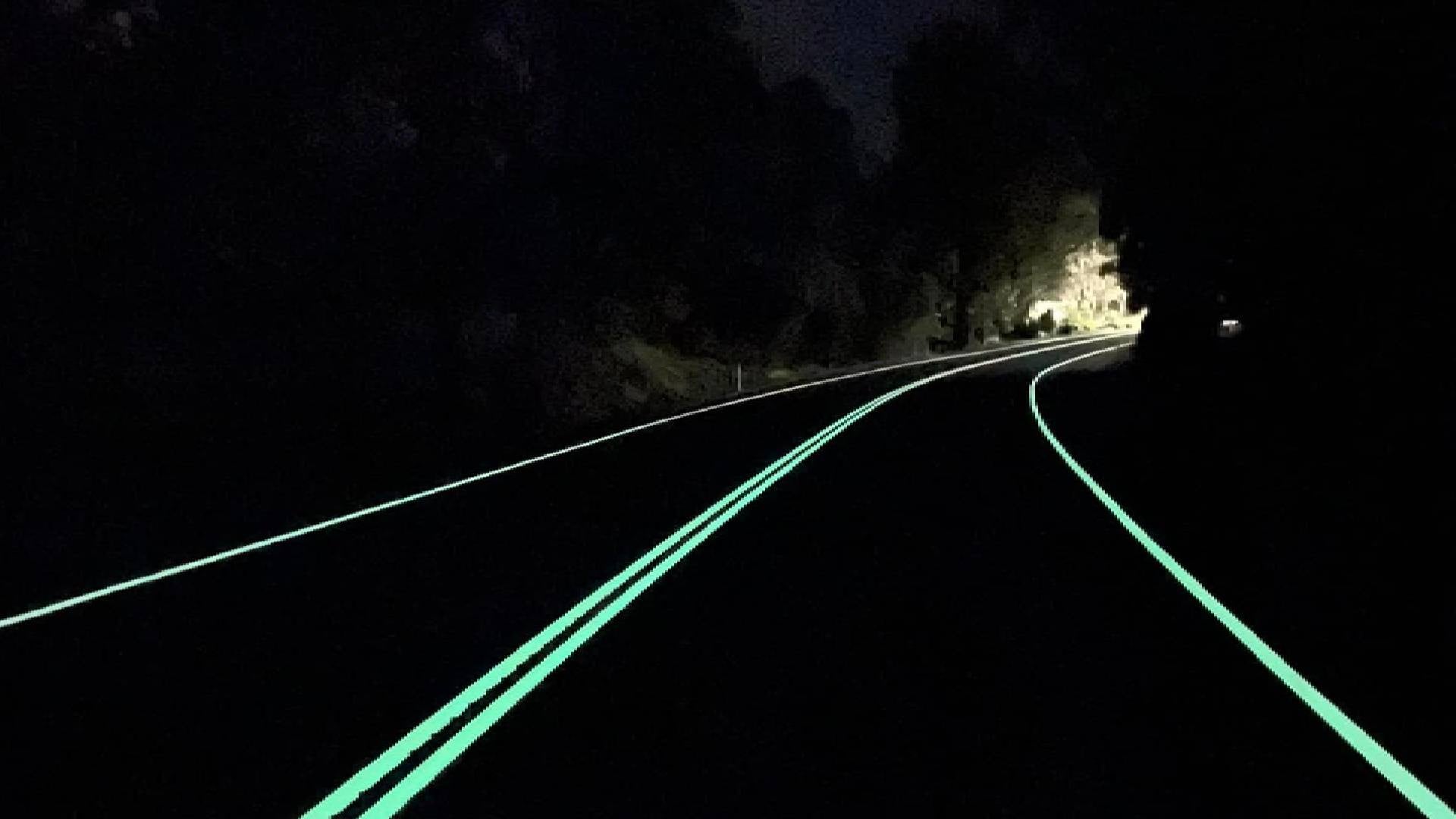 These glow-in-the-dark highway lines in Australia are making driving safer