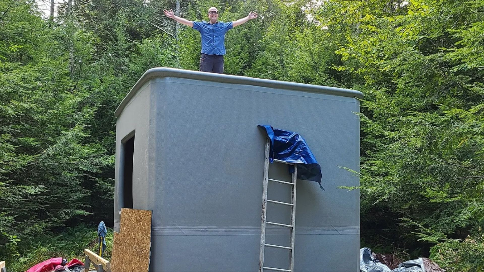 A startup builds inflatable houses by pumping concrete into balloon ...