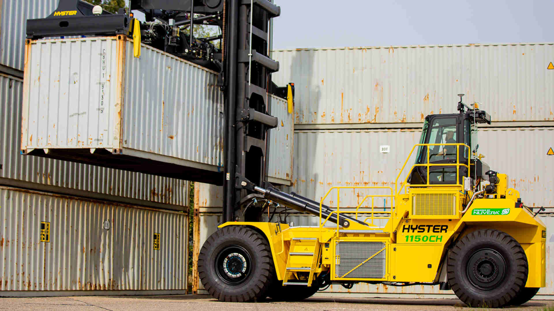 A US firm debuts the world's first pilot of a hydrogen fuel cell ...