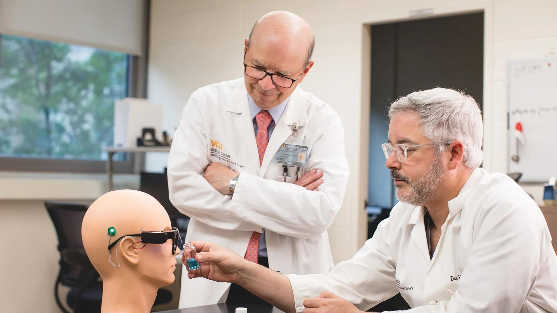 A bionic device may help COVID-19 survivors smell again, researchers ...