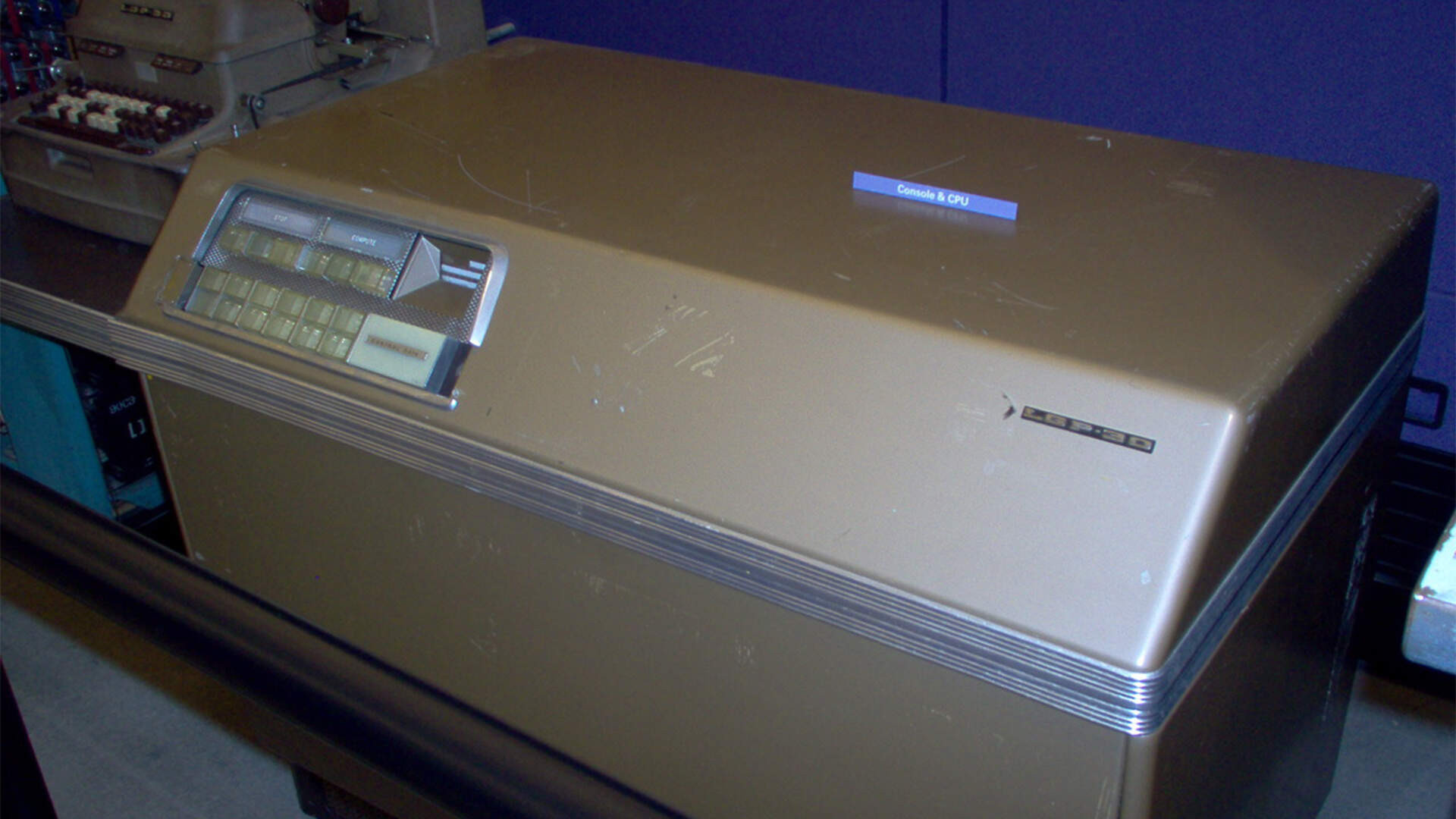 A rare discovery: Redditor finds vintage computer systems from 1956 and ...