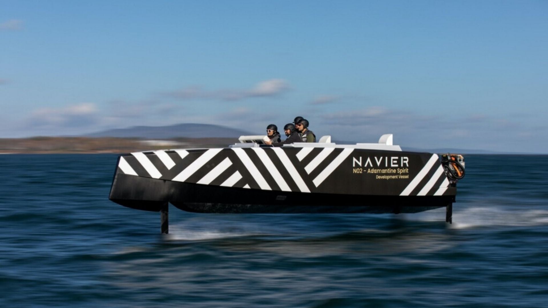 The Navier N30 is America’s first 100% electric hydrofoil boat with an ...