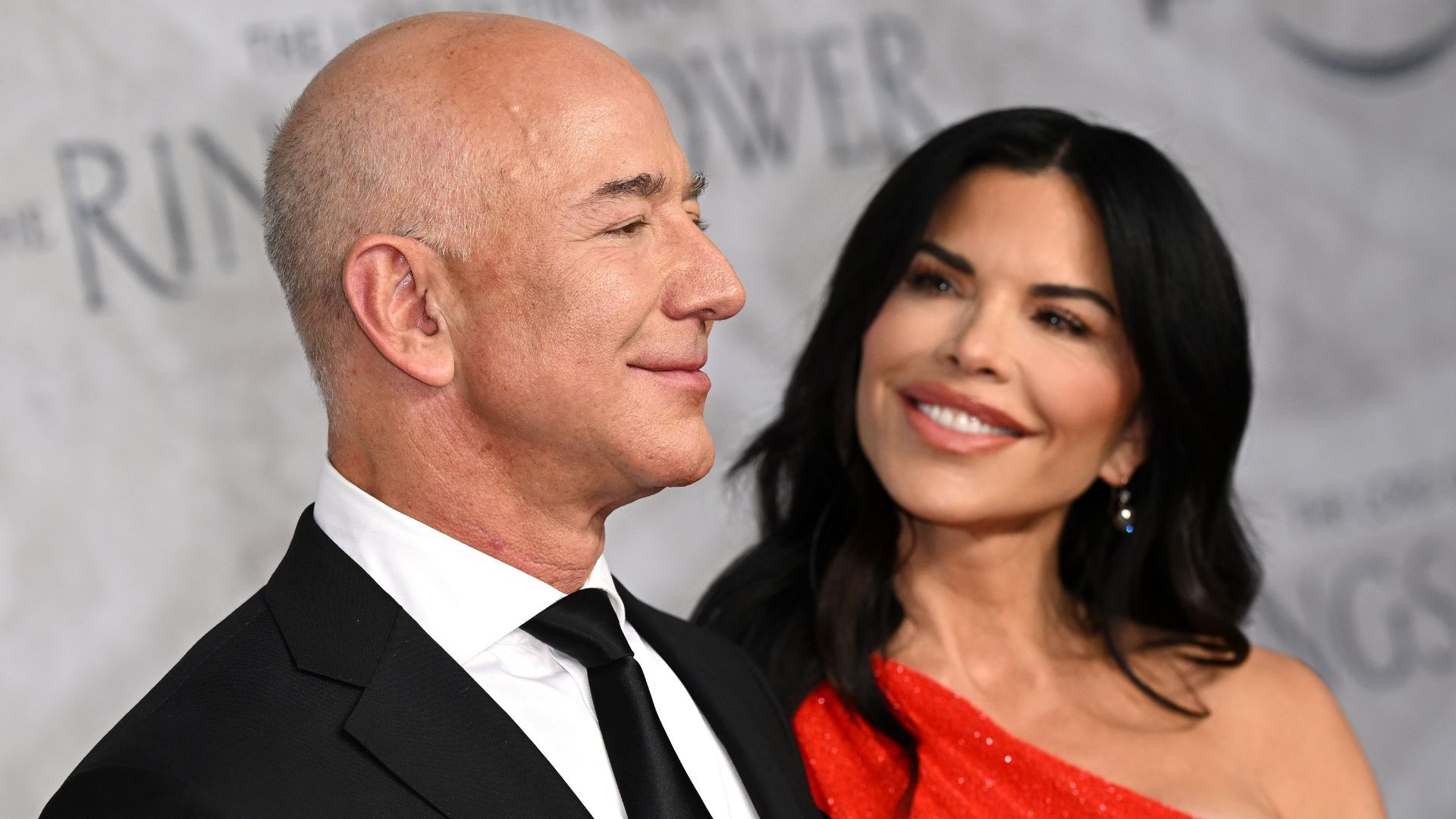 Jeff Bezos' partner Lauren Sánchez to lead an all-female Blue Origin crew