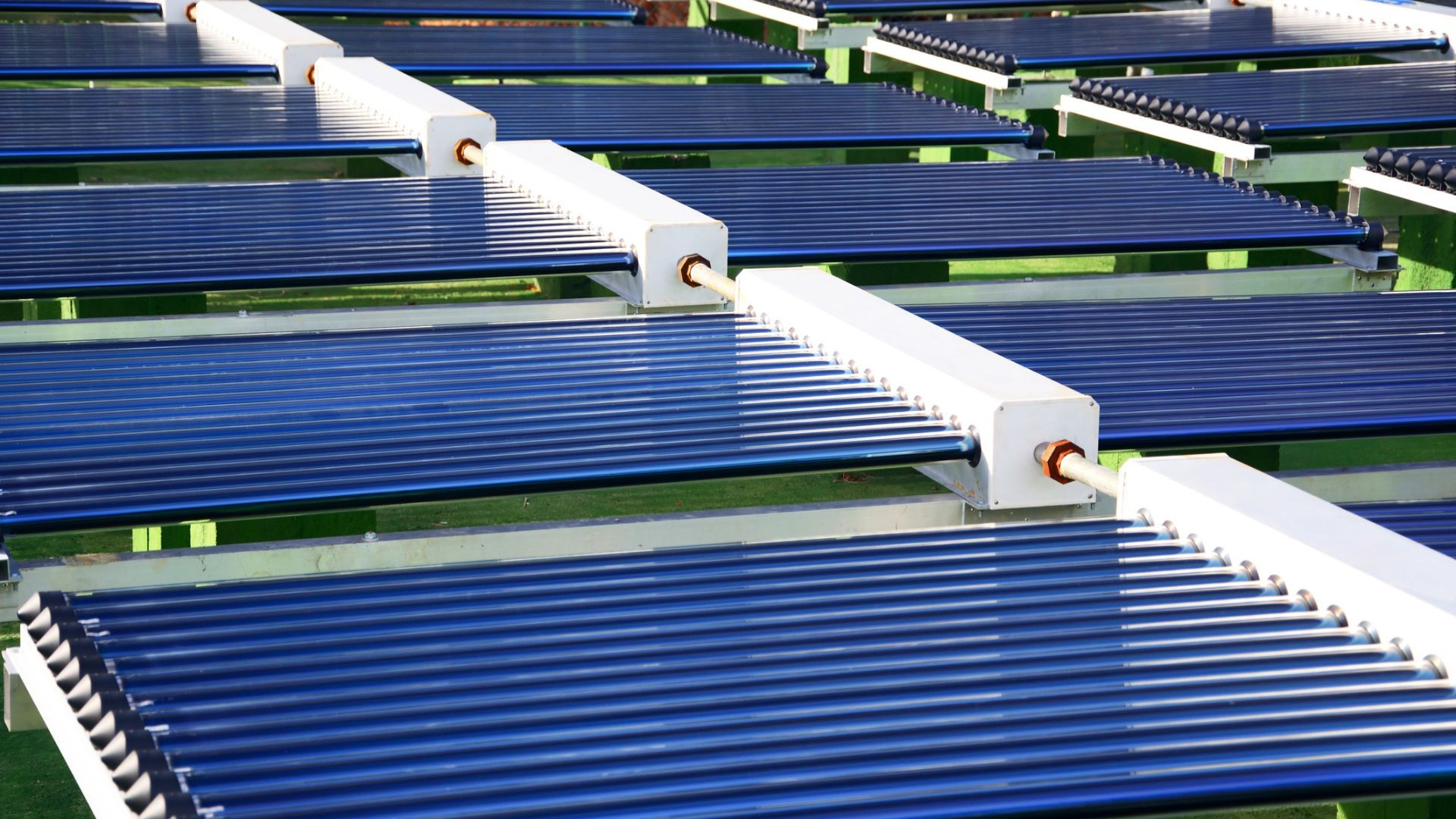 Self-assembling nanoparticles could help scale solar energy harvesters