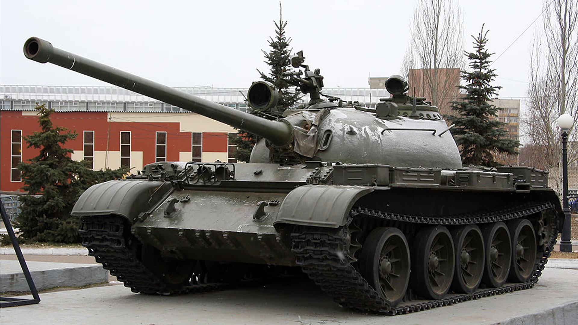 Ancient T-54 and T-55 main battle tanks are being activated by Russia ...