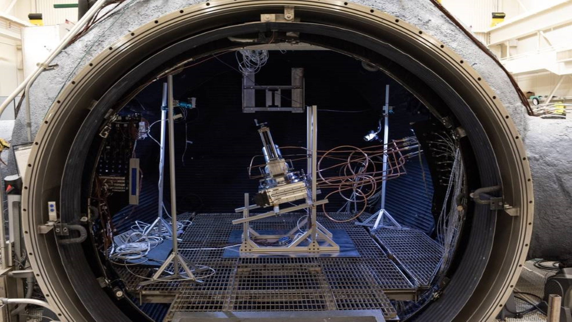 NASA successfully extracts oxygen from simulated lunar soil in vacuum ...