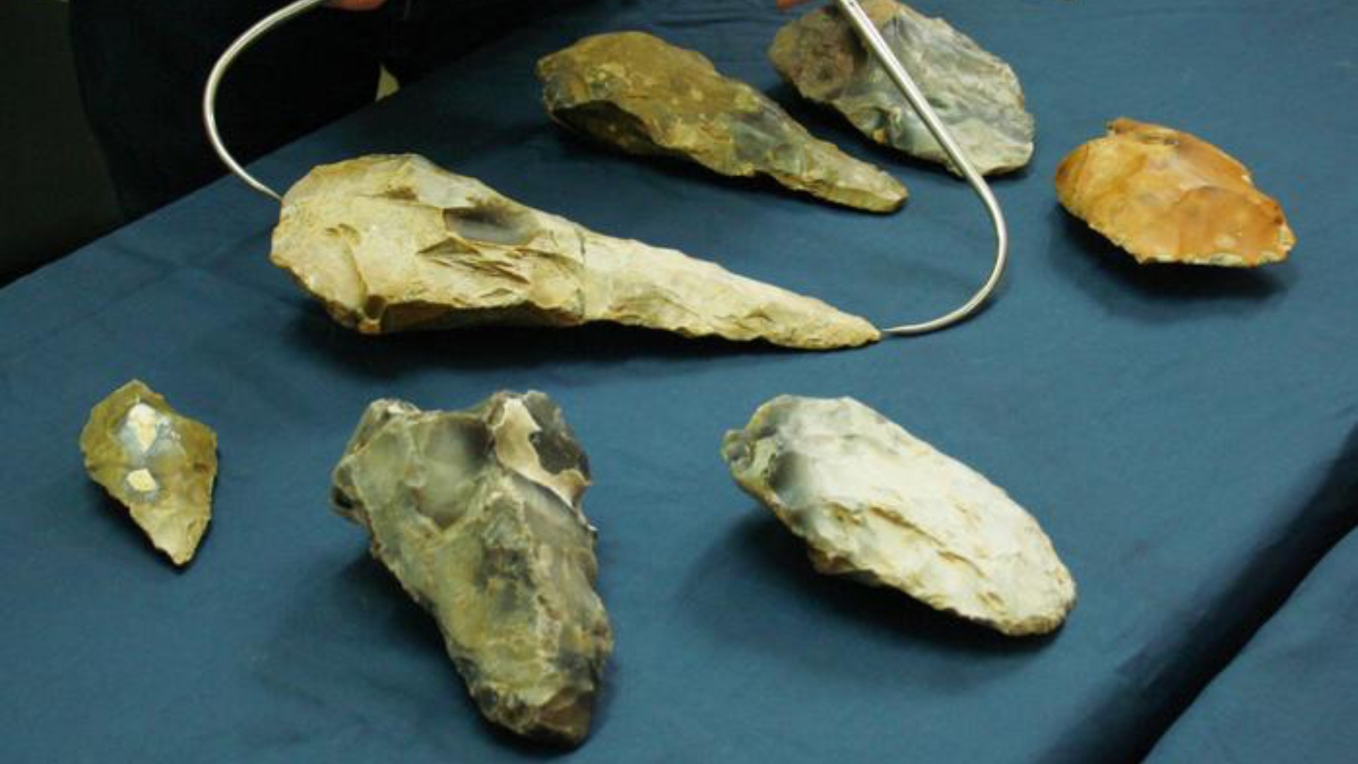 Over 800 ancient stone tools unearthed from an Ice Age site in Kent