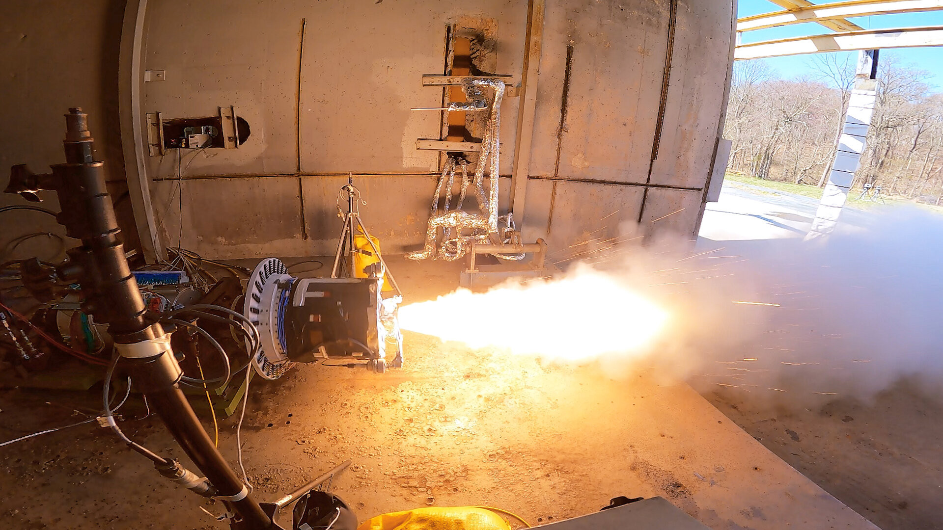 Watch NASA test solid rocket motors for first Mars rocket launch