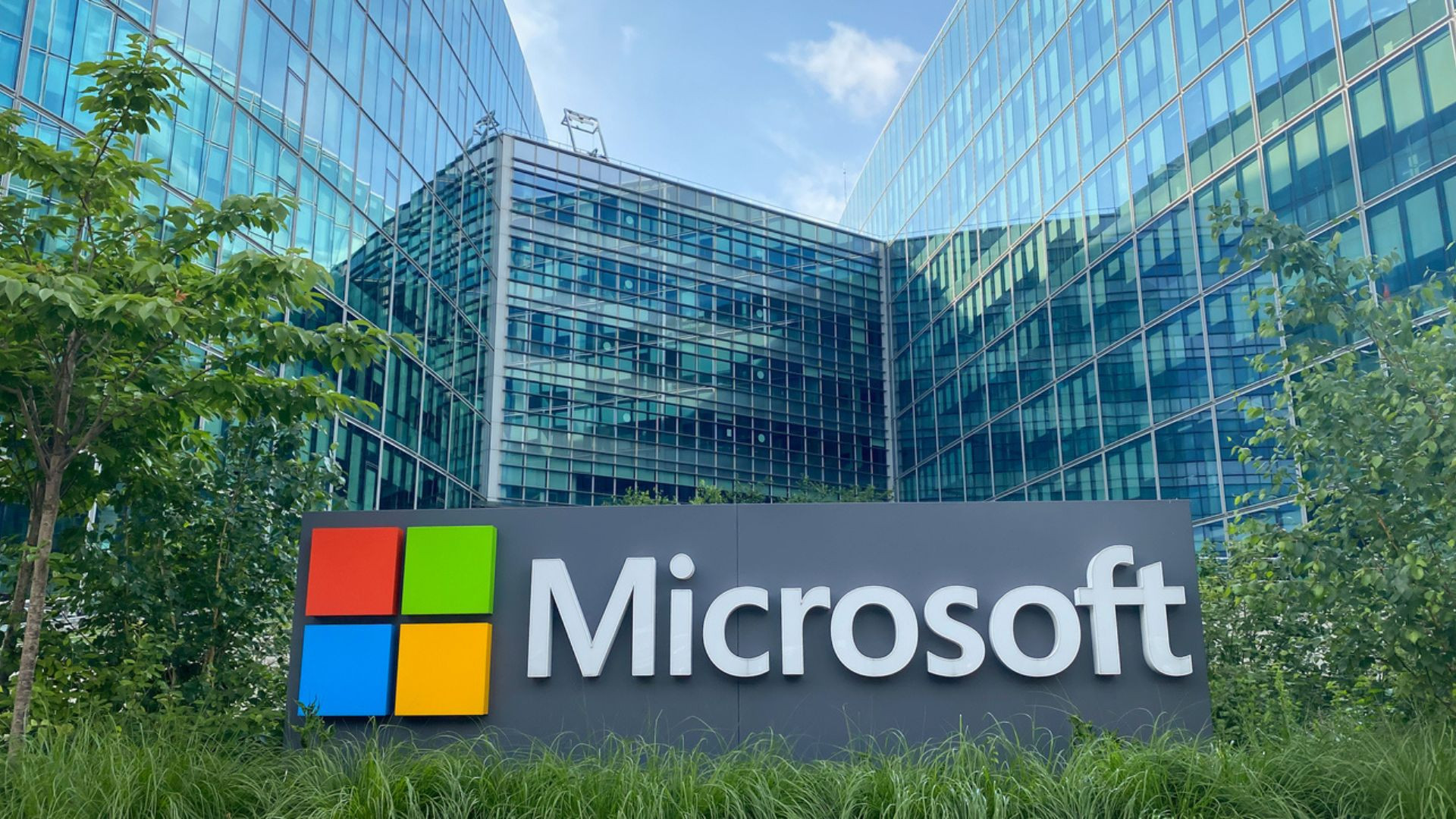 Microsoft's AI-powered backpack approved for public feedback
