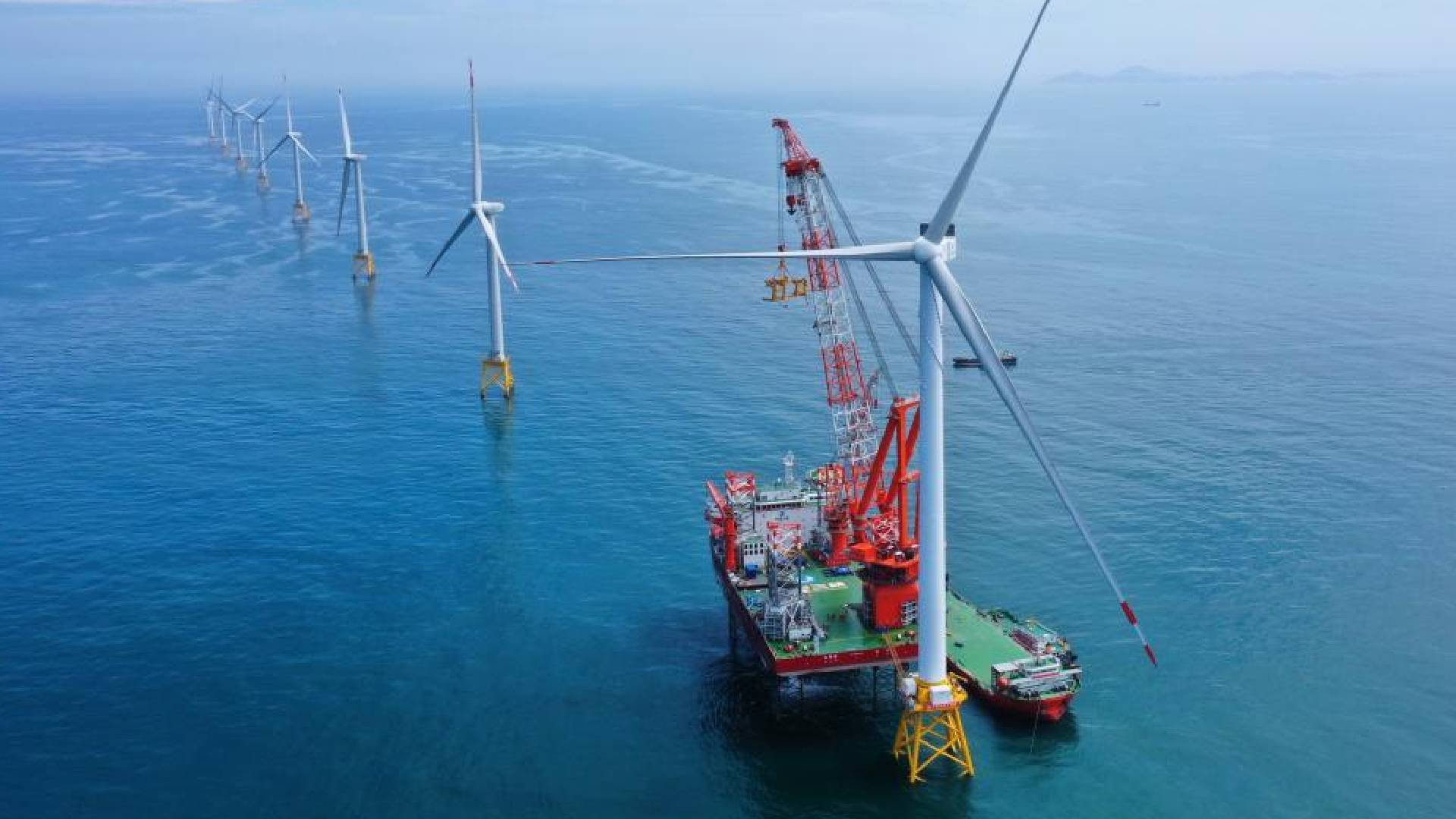 Typhoon leads to wind turbine generation record in China