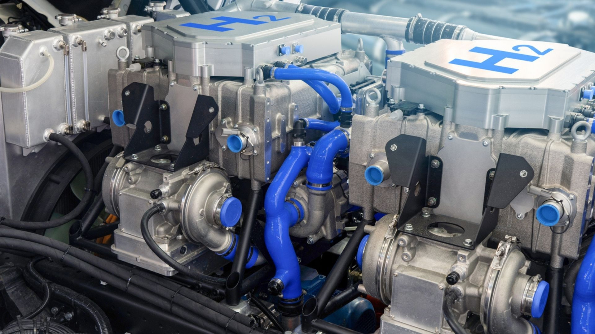 This 2-liter car engine can run entirely on hydrogen