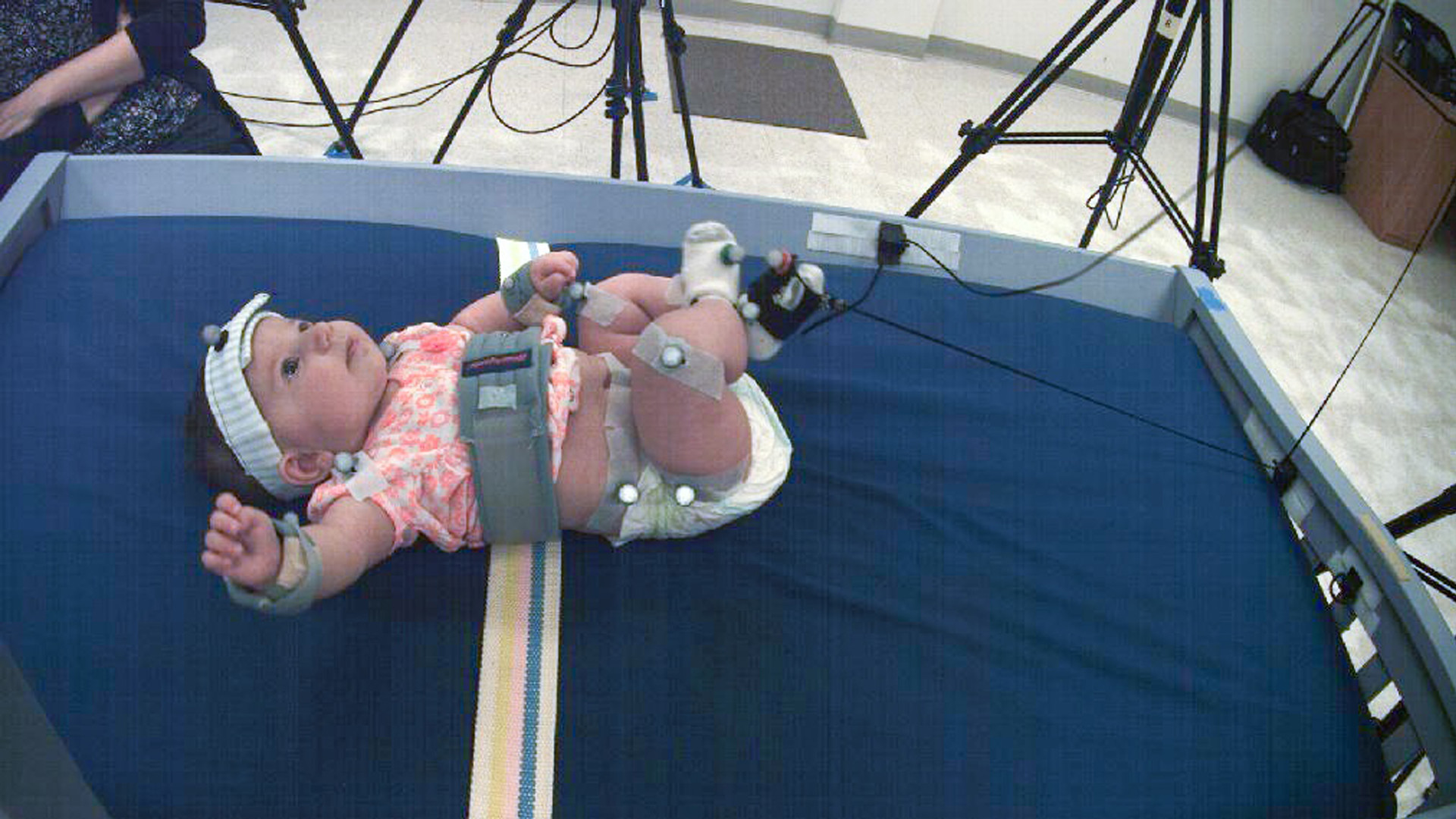 An aha! moment in infants reveals the origin of agency in humans