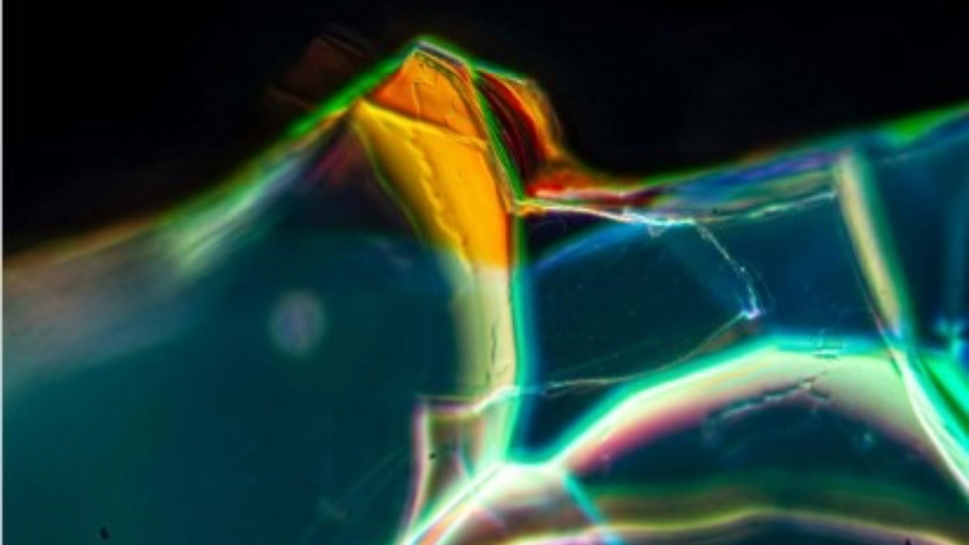 Electron microscope reveals Roman-era glass shard structure