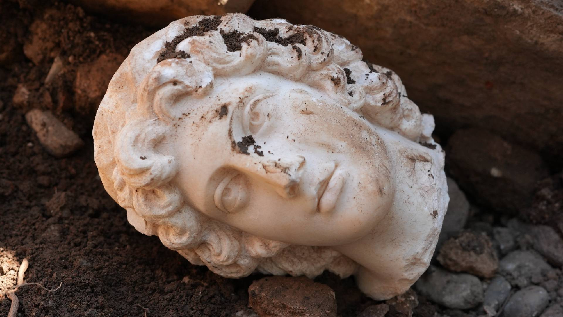 Turkish archaeologists discover Alexander the Great statue head