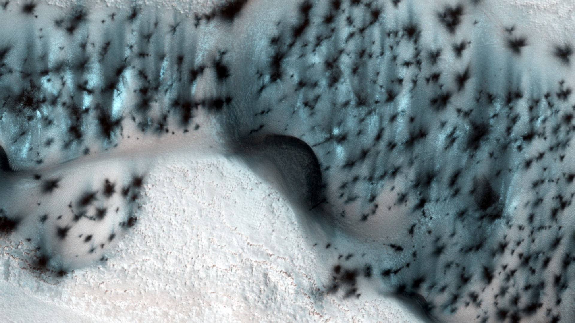 Scientists estimate year-round snow accumulation on Mars