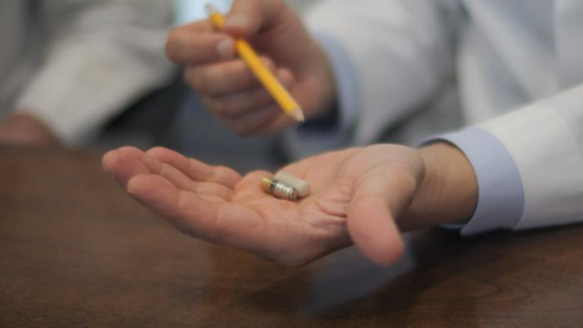 Swallowable device tracking vital signs inside the body in human trial