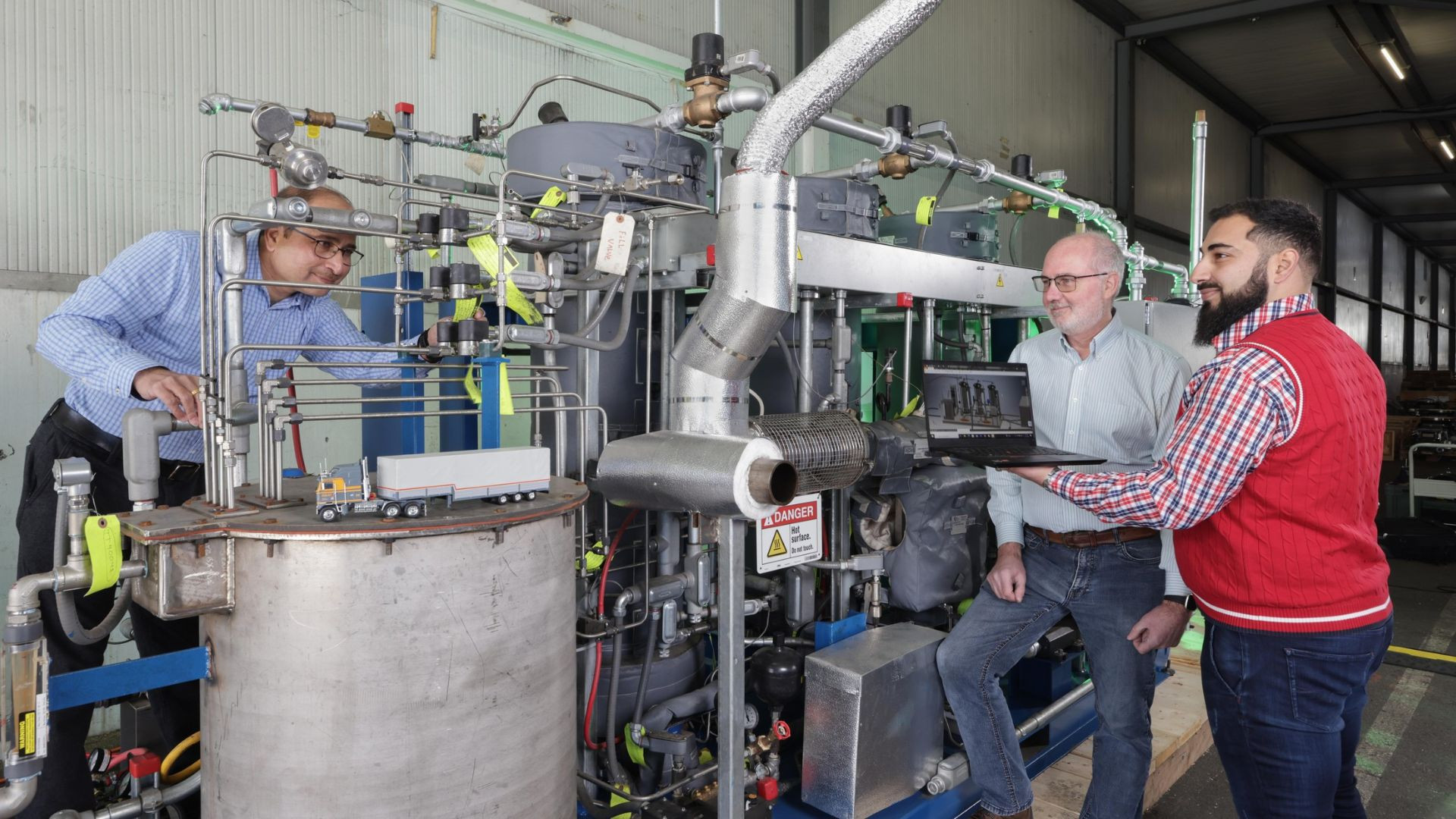 This startup captures and liquifies CO2 from trucks