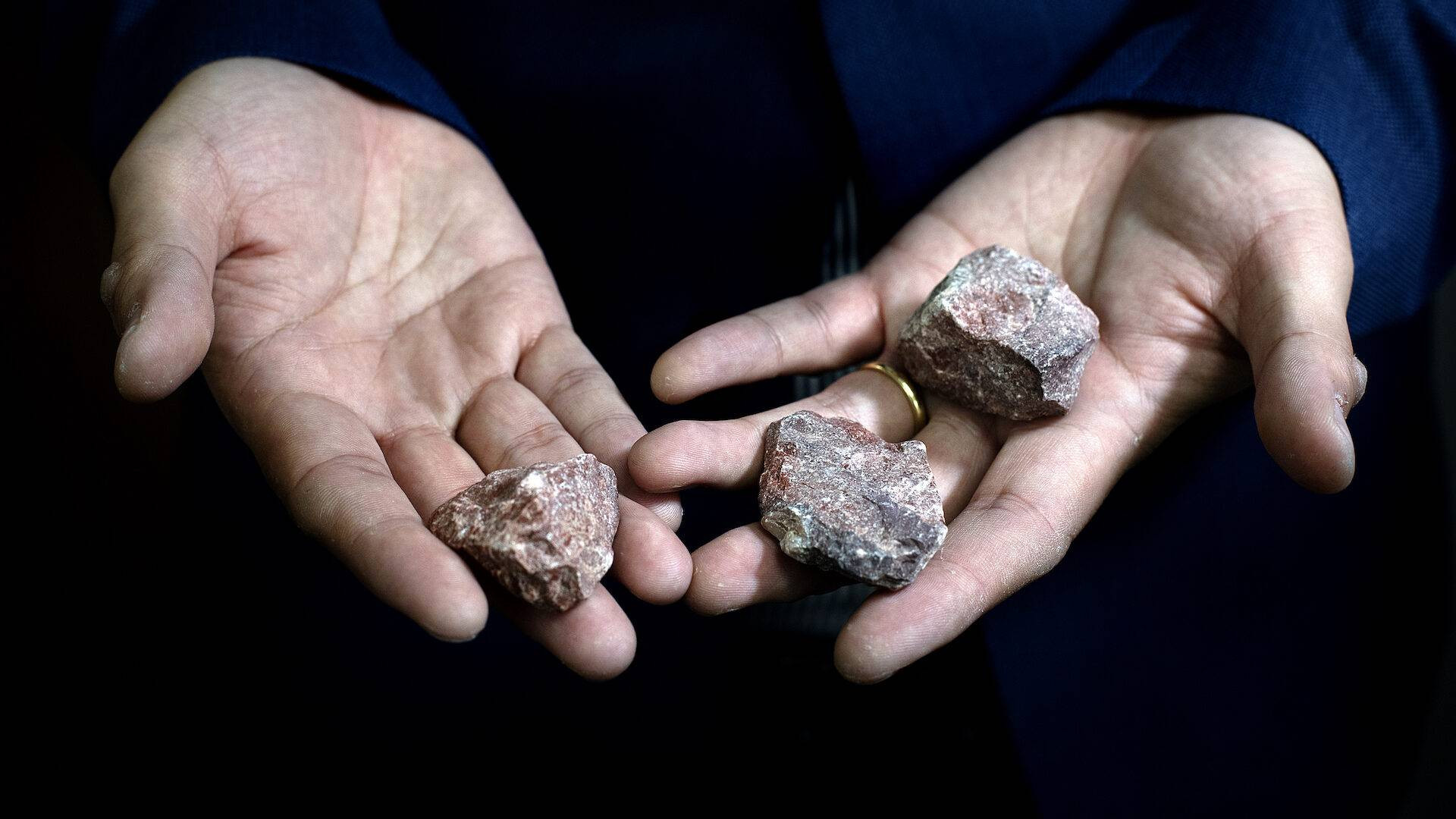 Scientists grow mineral in a lab, solve 200-year-old geology mystery