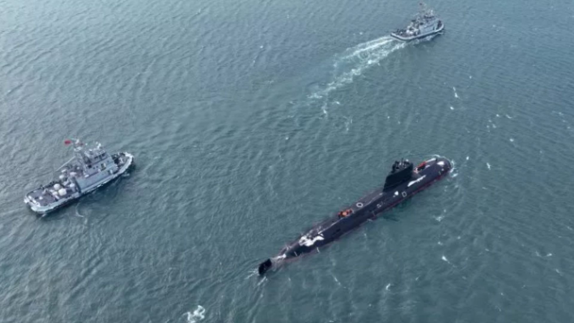 Chinese fishermen get a glimpse of PLA's Type 039C submarine