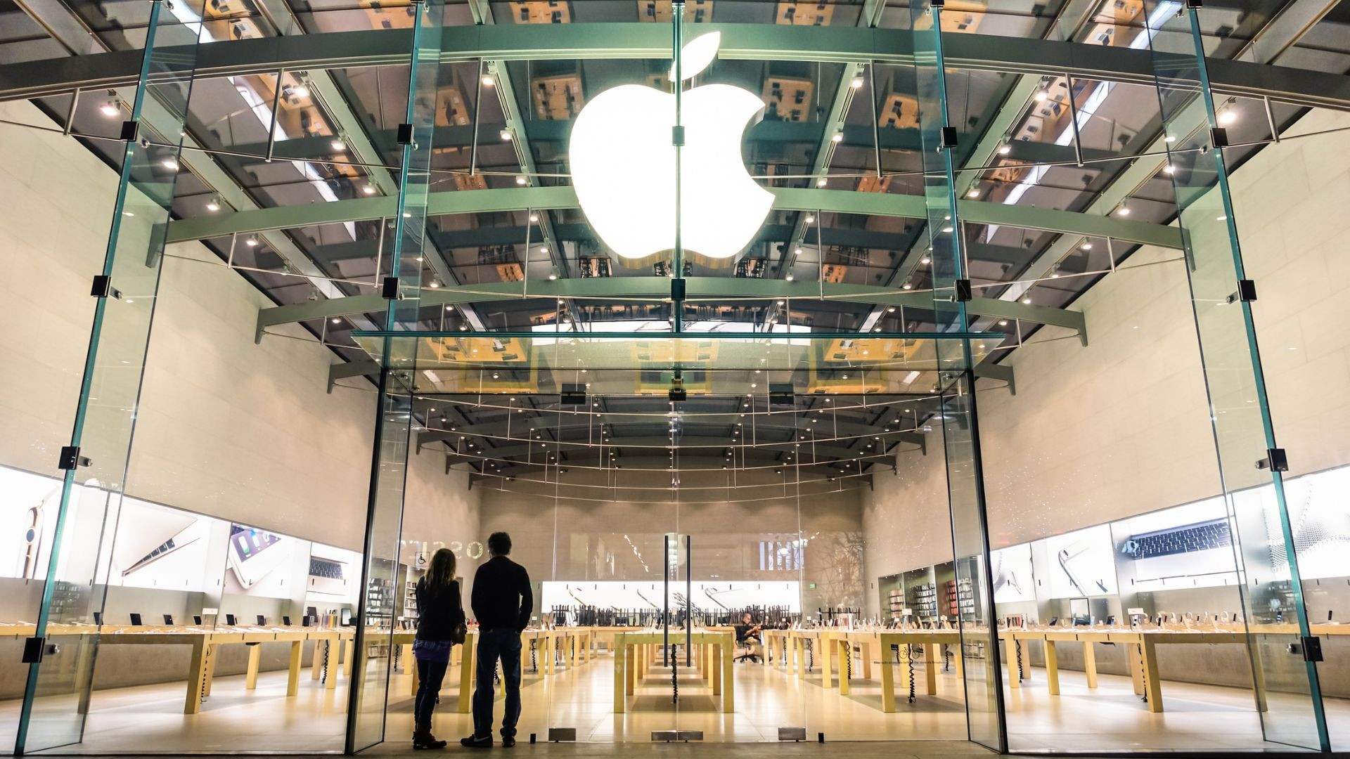 Apple eyes big news media for generative AI products