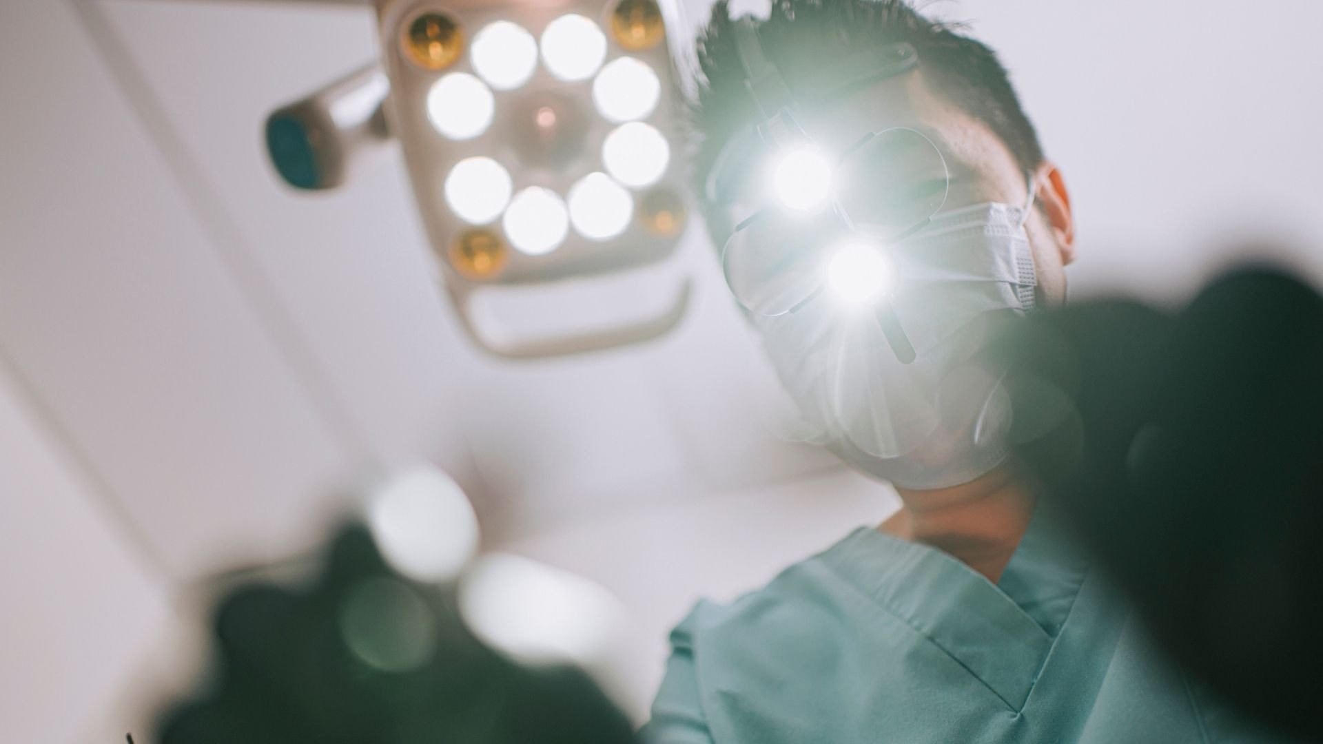 Patient sues dentist over 8 crowns, 4 root canals, 20 fillings Patient sues dentist over 8 crowns, 4 root canals, 20 fillings
