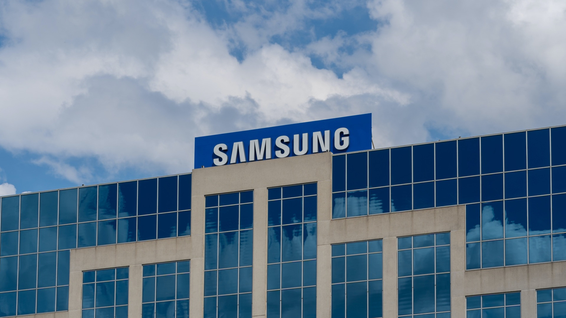 2024 will see Samsung lead the mobile AI wave with the new Galaxy S24