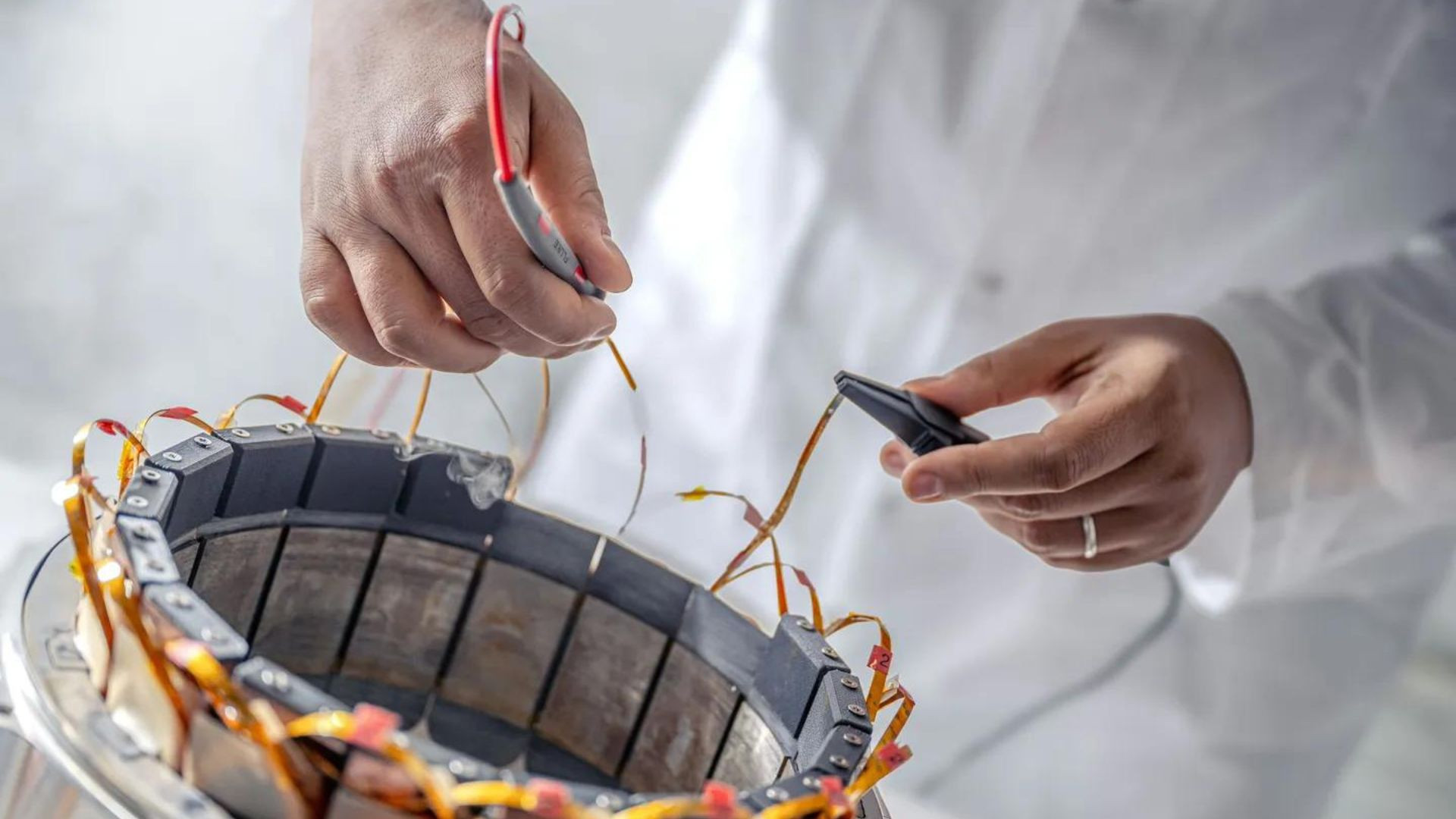 World’s first: Aerospace-ready 500kW cryogenic superconductor system in ...