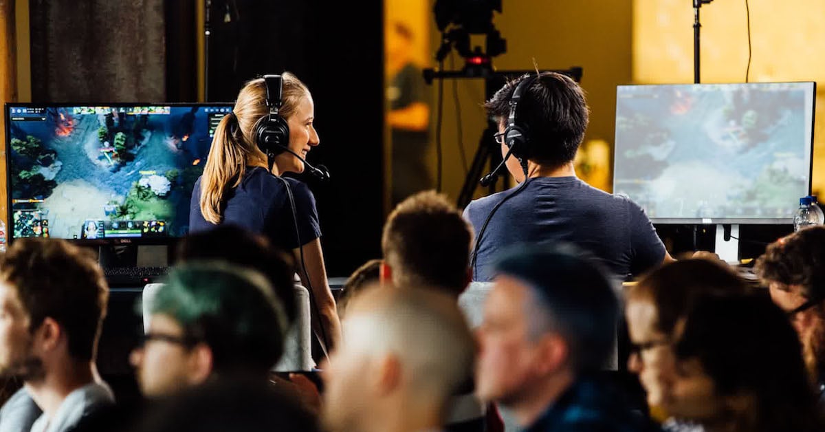 OpenAI Bots Beat Semi-Professional Human Players at Dota 2