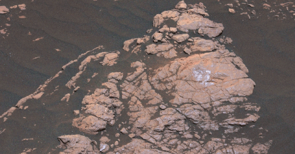 Mars Curiosity Rover Takes Samples of Martian Clay-Bearing Unit