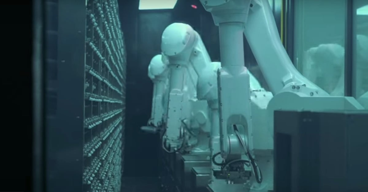 Popular Chinese Hot Pot Chain Introduces Robot Soup Chef