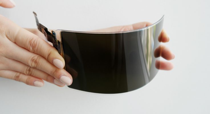 Samsung's New OLED Screen Gets Verified as 'Unbreakable'