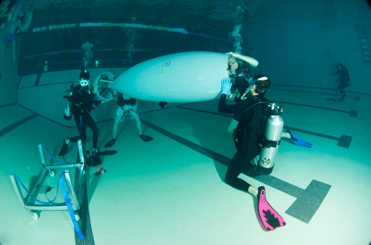 Engineering Students Build Human-Powered Submarine That Moves By Pedaling
