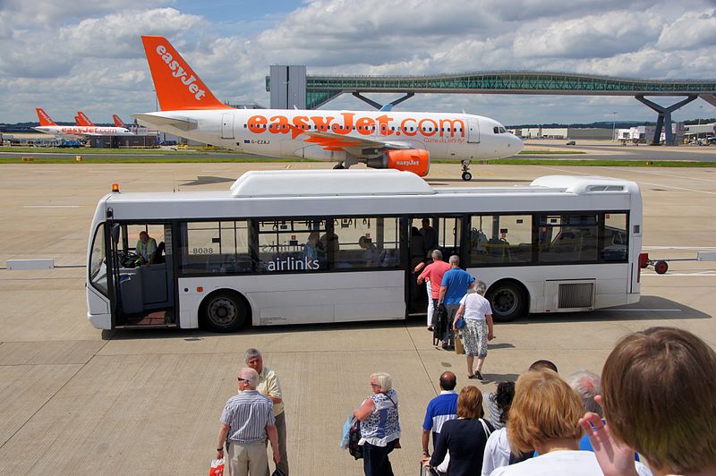 Driverless Buses Could Start Ferrying Passengers to Their Planes at ...