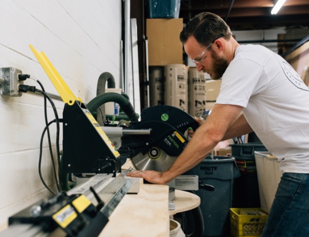 This Automated Saw Fence Lets You Make More Precise Cuts With Ease