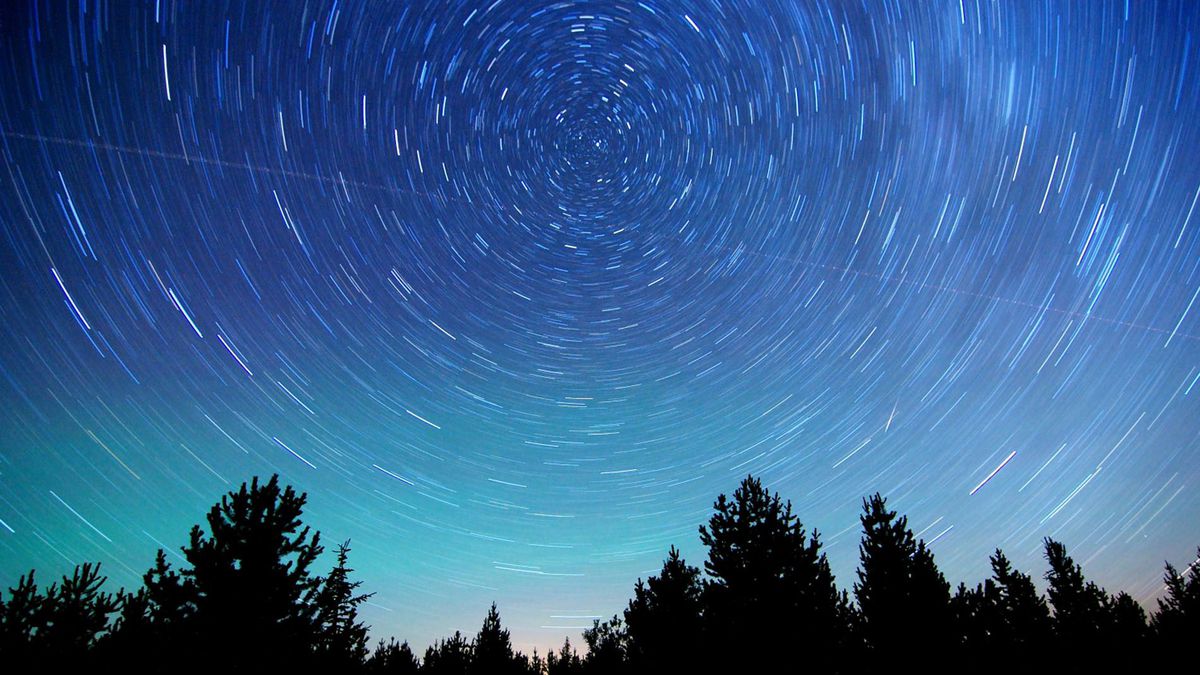 The Leonid Meteor Shower is Headed to Earth for the Weekend