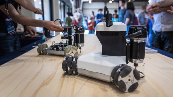 This Autonomous Tool can Mill, Cut, and Engrave with Ease