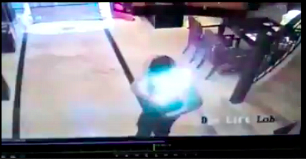 CCTV Camera Captures the Crazy Moment When This Man's Samsung Phone ...