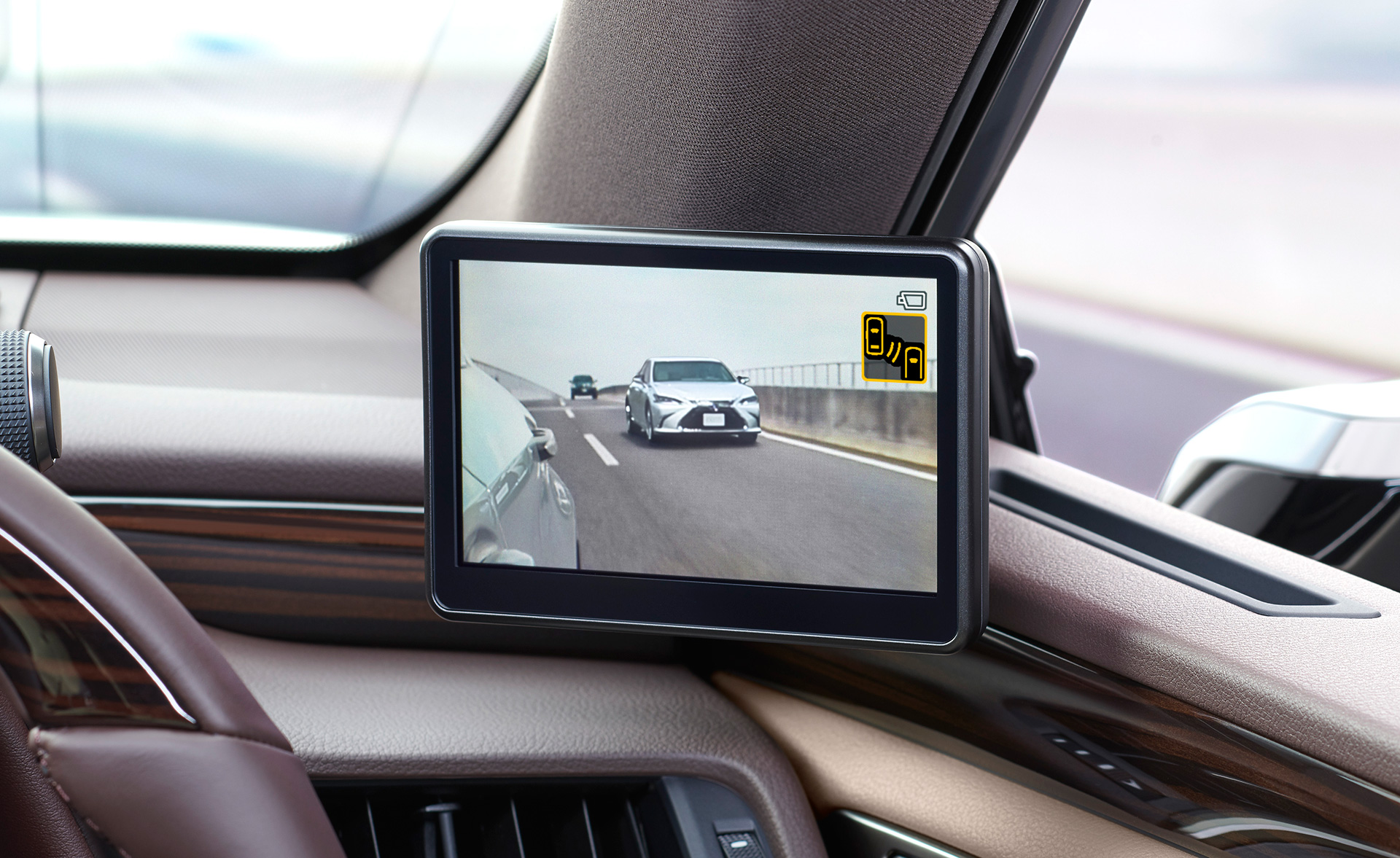 World's First Digital Side-View Monitors Unveiled by Lexus