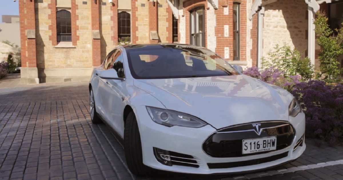 Tesla Owners Offer To Volunteer During Deliveries