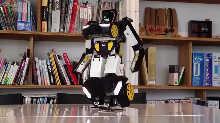 Japanese engineer spends 10 years making impressive Transformer Robot
