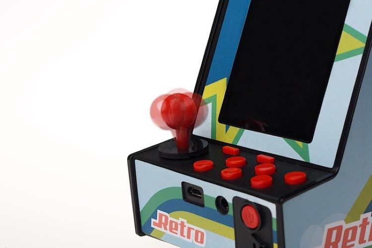 Nanoarcade puts retro arcade gaming in the palm of the hand