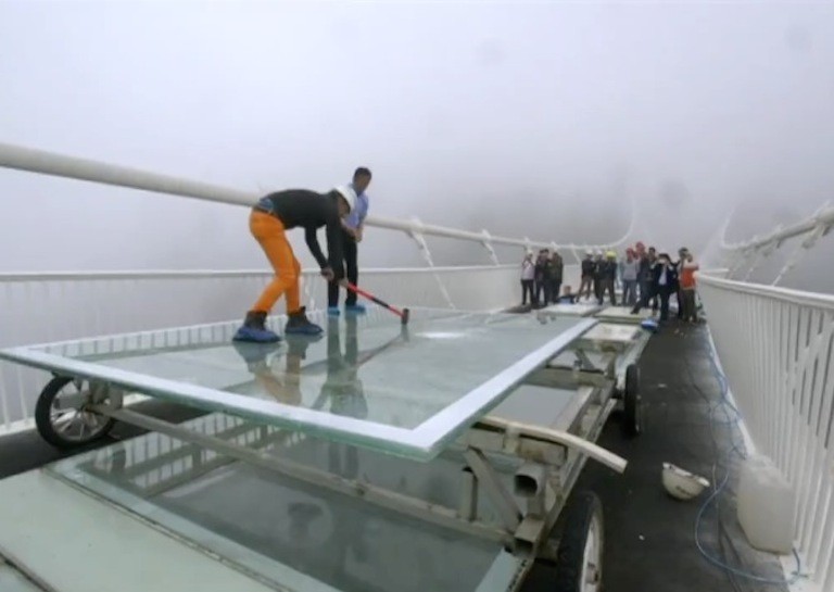 China Tests Glass Bridge by Striking it with a Sledgehammer