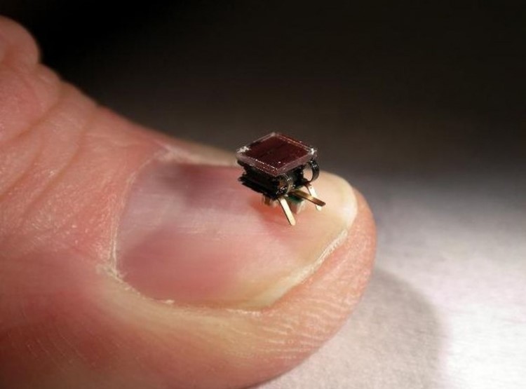 Roaming micro robots that can make things and look cool doing it