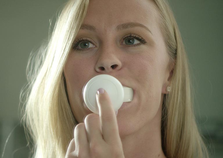 World's First Fully Automatic Toothbrush Will Clean Your Teeth in Just ...