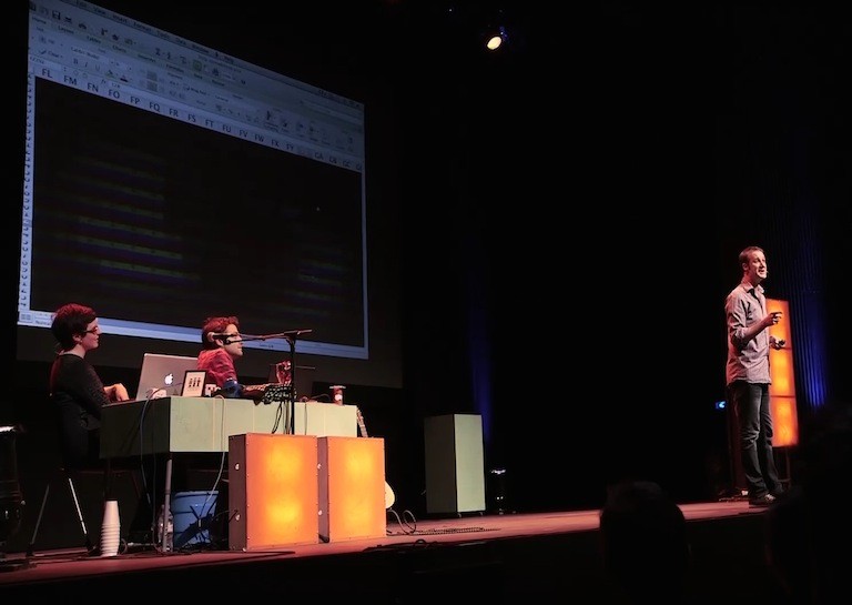 Understand How Digital Displays Work Through This Hilarious Comedy Routine