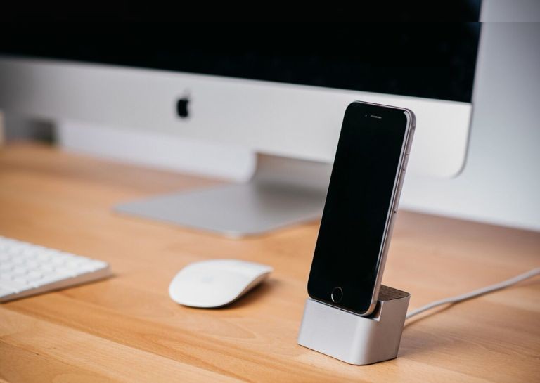 World's First Universal Magnetic Charging Dock For Any Device