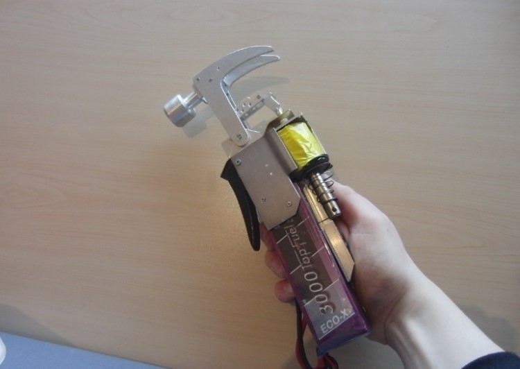 Fan recreates working Homer Simpson electric hammer