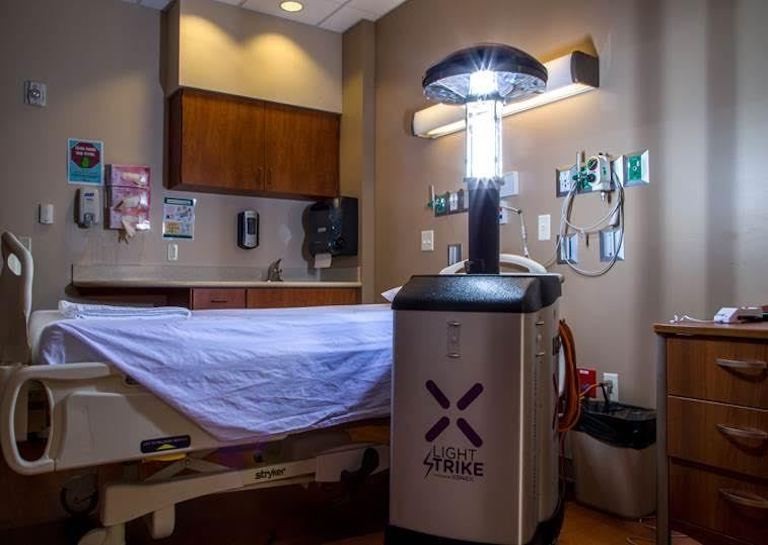 This Germ-Zapping Robot Can Completely Sanitize a Hospital Room Within ...