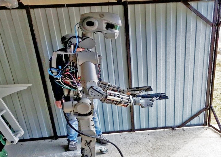 A Closer Look at Russia's Terrifying Gun-Wielding Robot FEDOR
