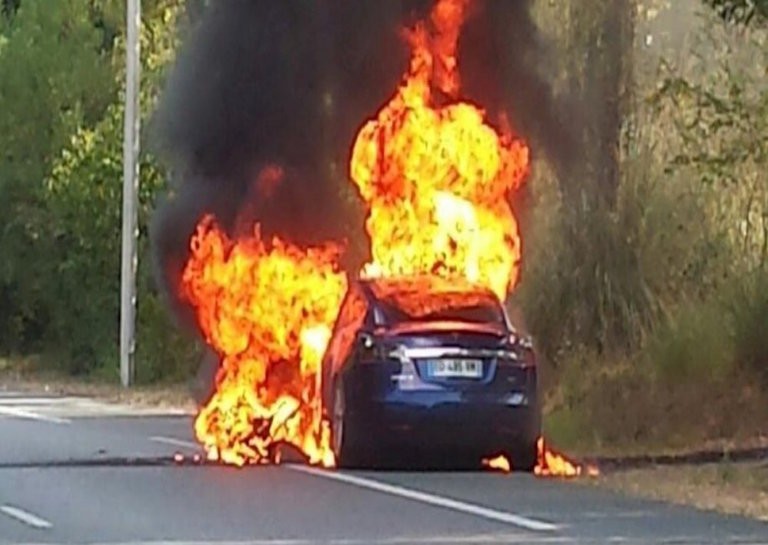 Tesla Battery Explodes and Burns Car to a Crisp